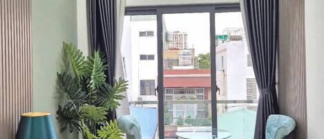 Quarto casal luxo, sacada | 1 quarto, escrivaninha, cortinas blackout, quartos Ă prova de som