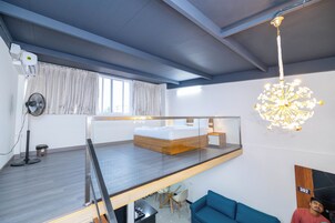 Suíte standard, vista para a cidade | Ferros/tábuas de passar roupa, Wi-Fi de cortesia