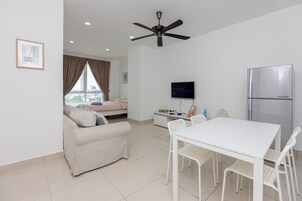 Apartamento Standard, varanda, Vista para a cidade | Sala de estar | Smart TV, Netflix, serviços de streaming