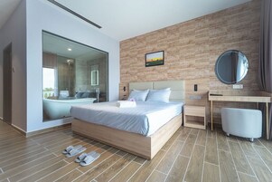 Quarto casal grand, vista para o rio | Roupas de cama premium, frigobar, escrivaninha