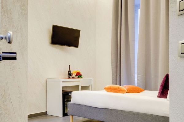 Quarto Clássico com Cama de Casal | Roupa hipoalergénica, minibar, quartos insonorizados