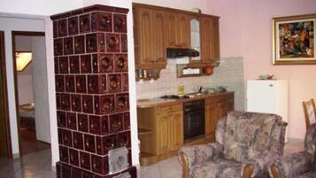 Apartamento (Two-Bedroom Apartment With Sea View) | Cozinha privada | Um frigorífico