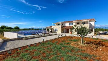 Vila (Rustic Villa Perosa With Heated Pool) | Fachada