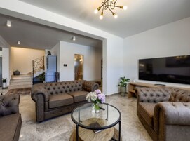 Vila (Rustic Villa Perosa With Heated Pool) | Comodidades da propriedade