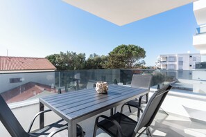 Apartamento Comfort, 2 quartos, varanda | Terraço/pátio interior