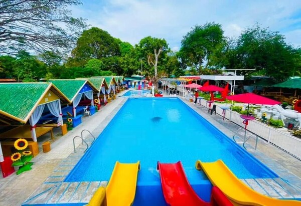 Red Apple Hotel And Resort Batangas - Luzon
