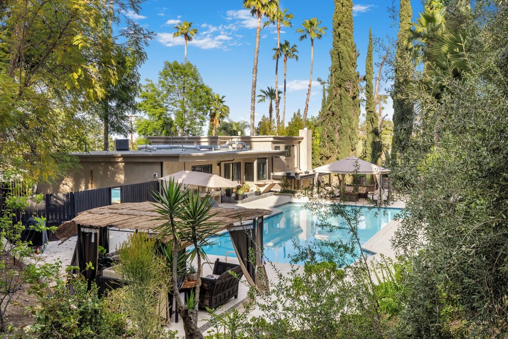 Del Campo Villa - 4br Woodland Hills Gem With Pool And Cabana - Topanga, CA