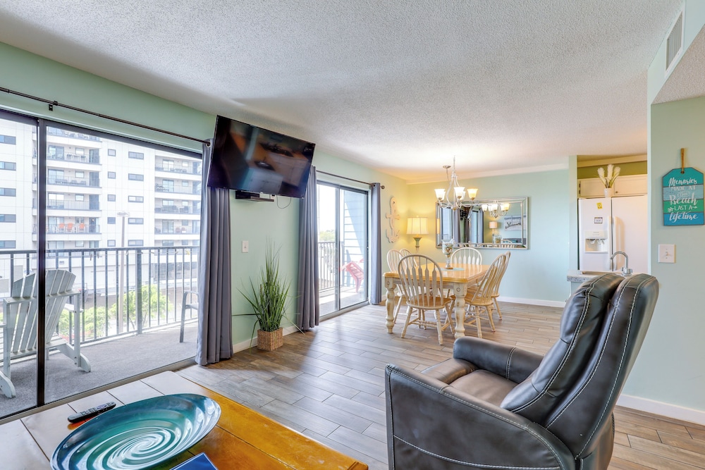 Ocean-view Balcony: Myrtle Beach Resort Condo! - Garden City, SC