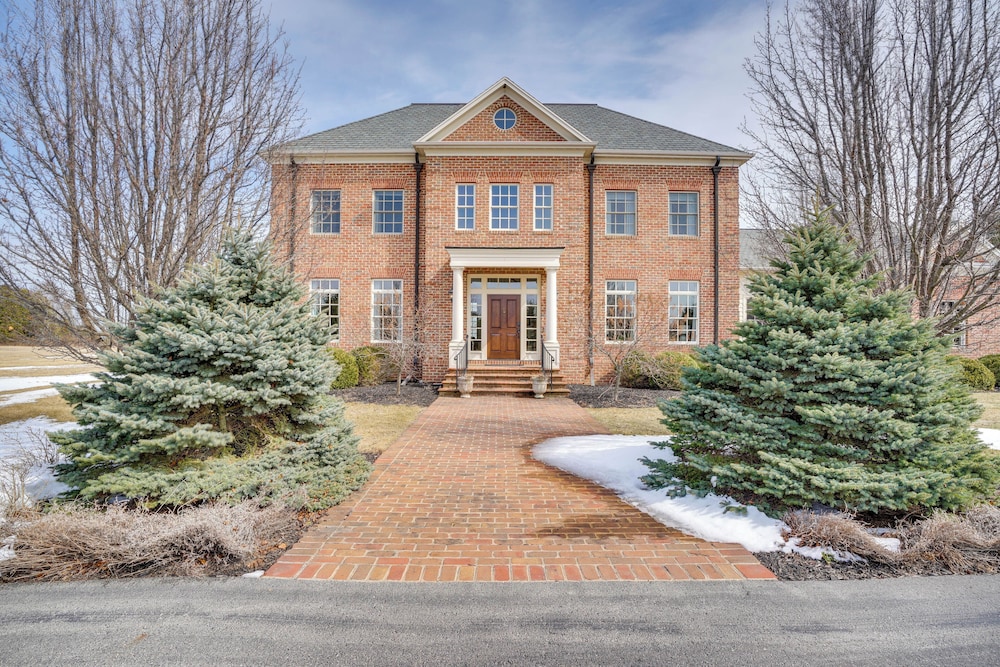 Lake Michigan Gem: Private Beach & Game Room - Two Rivers, WI