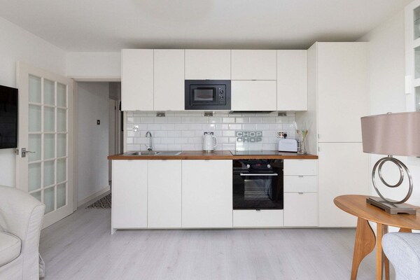 Stylish Ground Floor Apartment With Sea Views - West Wittering