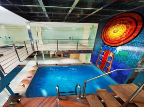 Banheira de hidromassagem interior