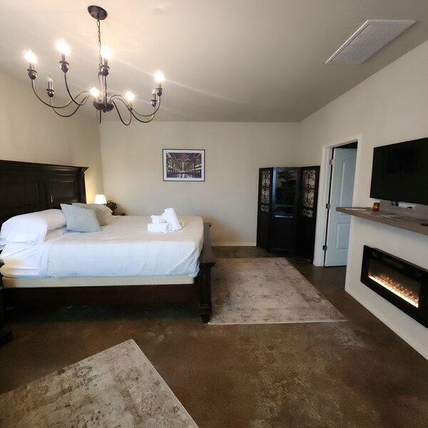 Unit 1 Chianti Central Tuscan Wine Retreat - Signor Vineyards, Fredericksburg