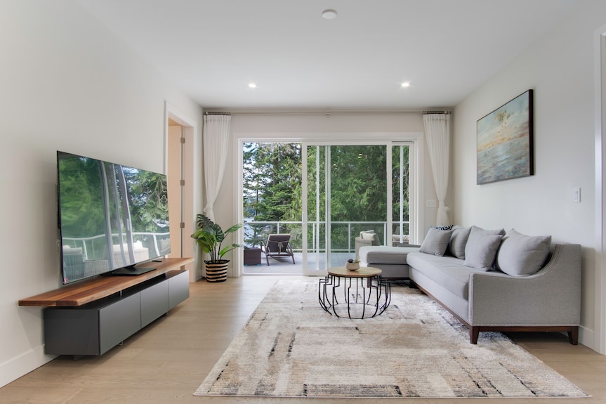 Luxury Oceanfront Guesthouse With Private Beach - Sooke