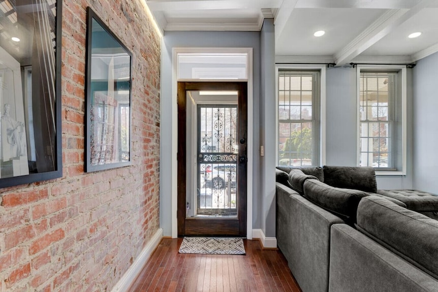 A One-of-a-kind Capitol Hill Townhouse With A Private Speakeasy Lounge - Clinton, MD