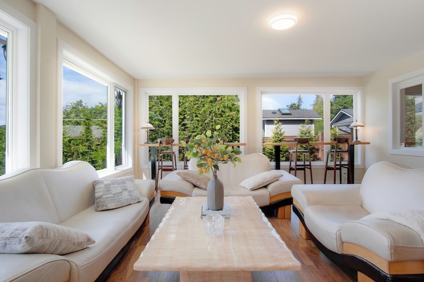 Oceanfront Getaway With Private Dock + Beach - Sooke