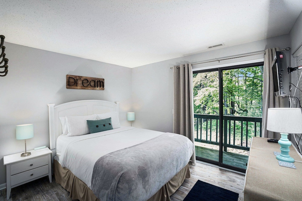 🏖️ Stylish The Shores Condo | Private Beach w/ Views 5716 - Acme | Vrbo