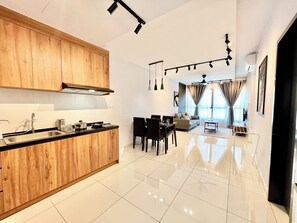 Apartamento luxo, 3 quartos | Área de estar | Smart TV