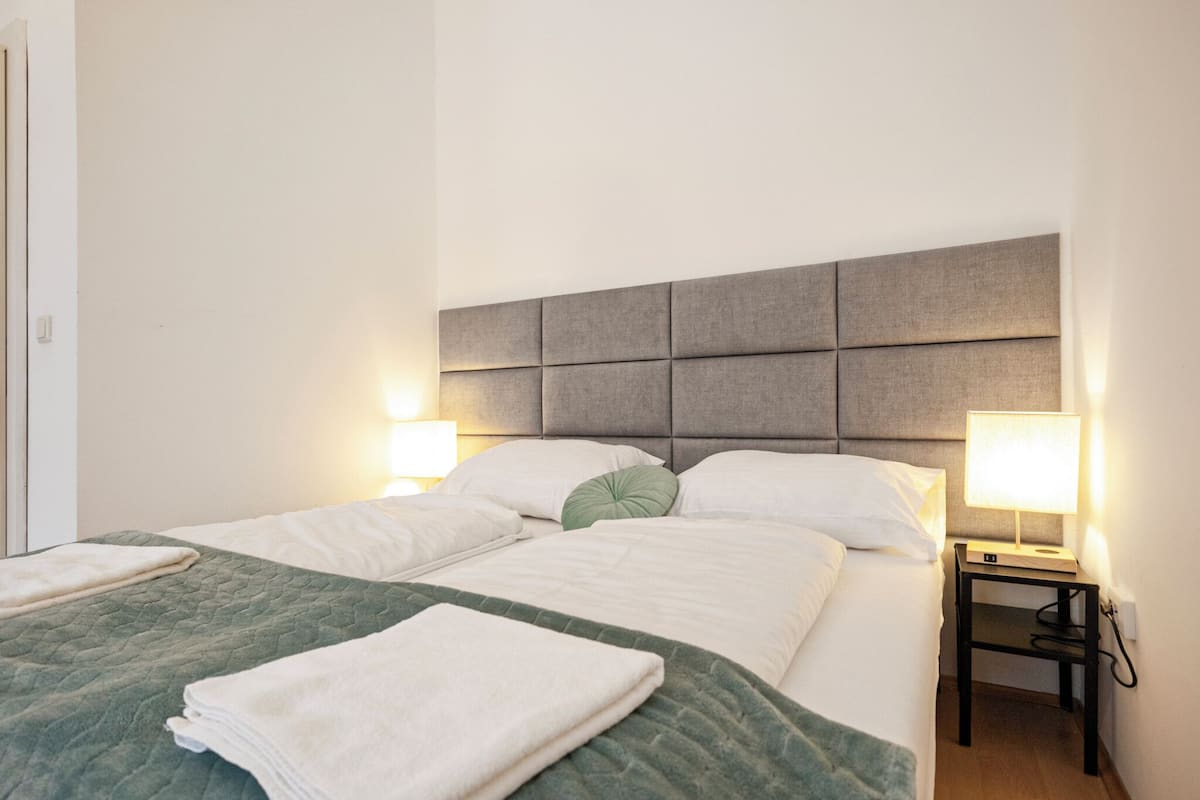 Quarto Básico | Ferro/tábua de engomar, Wi-fi grátis