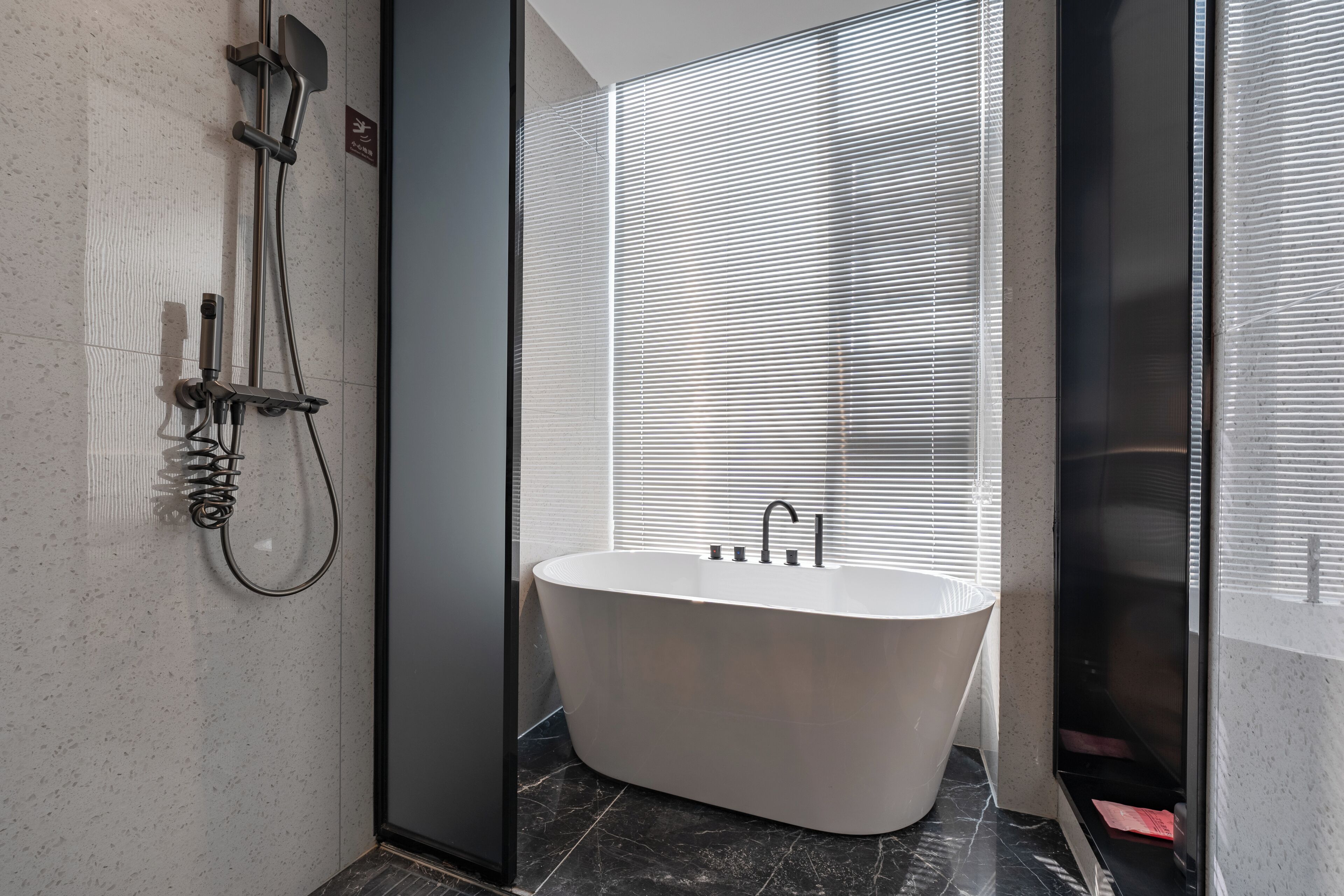 Quarto Duplo Premier, Vista para a cidade | Casa de banho | Artigos de higiene pessoal grátis, um secador de cabelo 