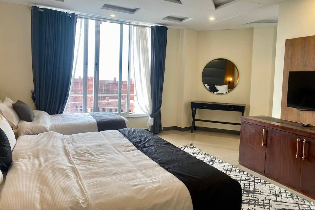Apartamento Presidencial, varanda, vista para a montanha | Secretária, secretária adequada para computadores portáteis