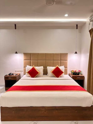 Quarto Duplo Standard, vista para o pátio | Cortinas/cortinados opacos, ferro/tábua de engomar, Wi-fi grátis