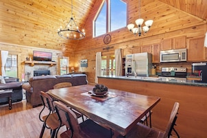 Cabana com design assinado, 2 quartos, para não fumantes, banheira de imersão | Opções para refeição no quarto