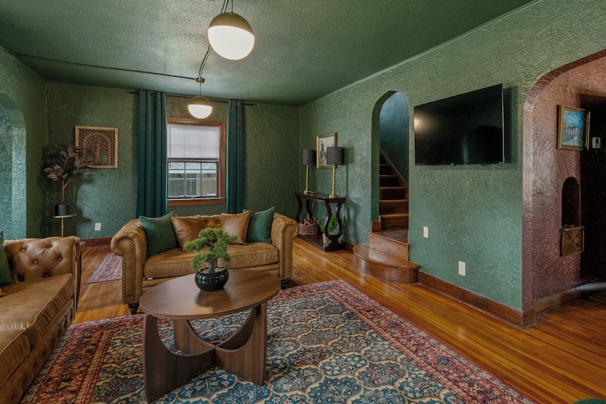 Bilbos Cottage 3 Bed 2 And A Half Bath Home In College Hill - Wichita, KS