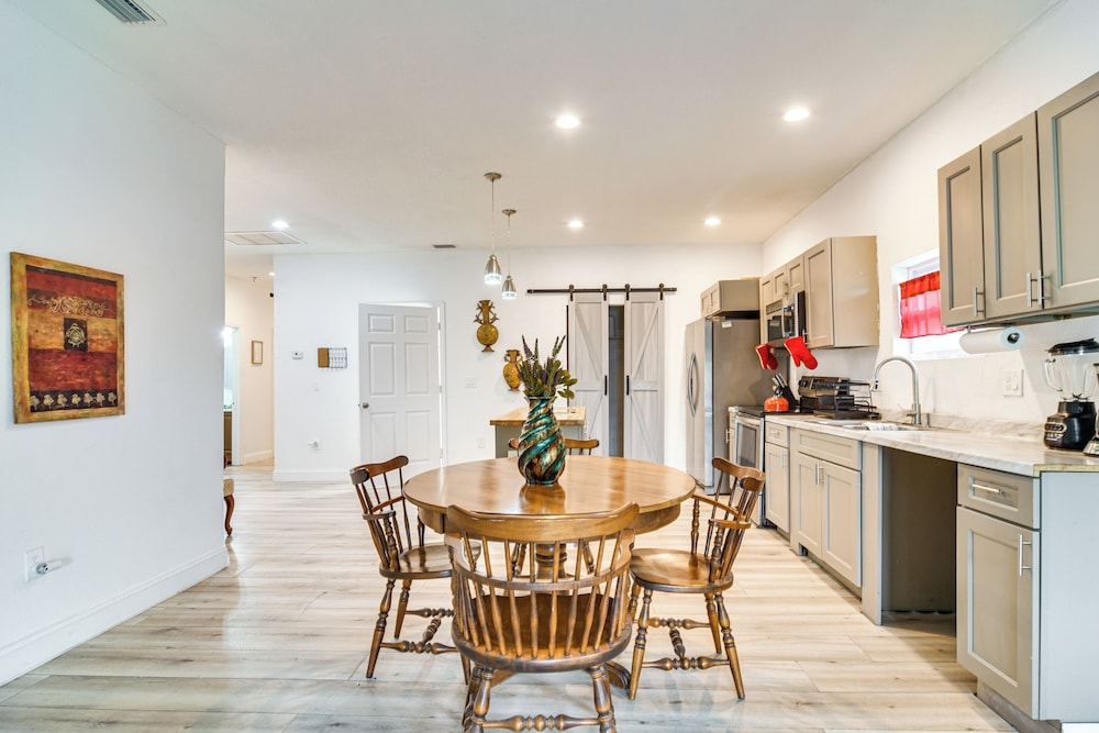 2 Mi To Busch Gardens: Tampa Retreat - Tampa, FL