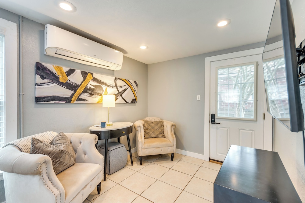 2 Mi To Dtwn Pensacola: Dog-friendly Apartment - Pensacola, FL