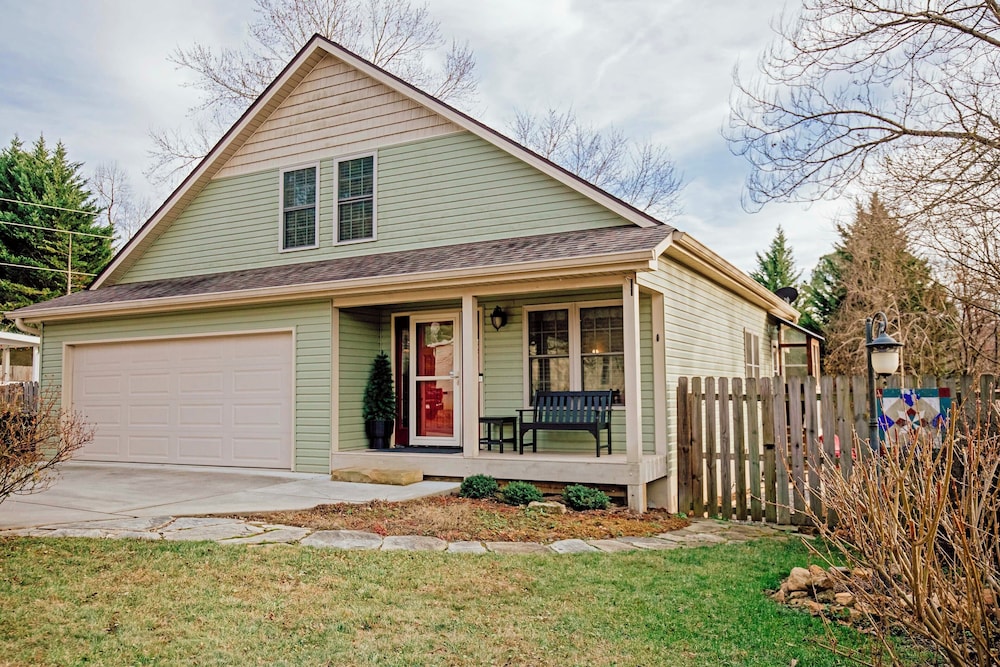 1 Mi To Dtwn Black Mountain: Home W/ Patio & Yard - Black Mountain, NC