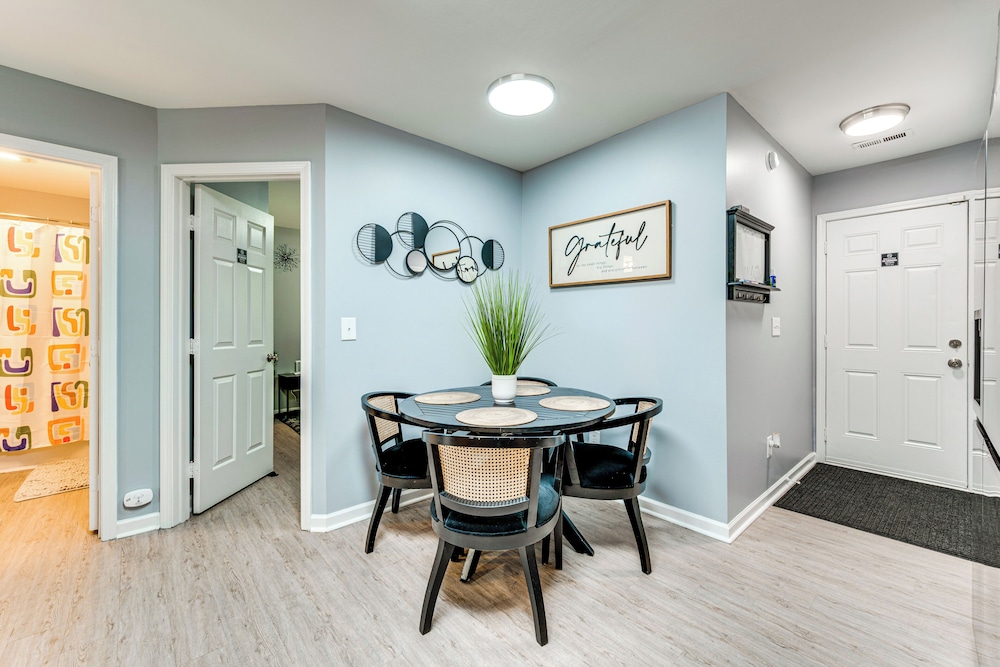 9 Mi To Charlotte Motor Speedway: Apt W/ Deck! - Concord, NC