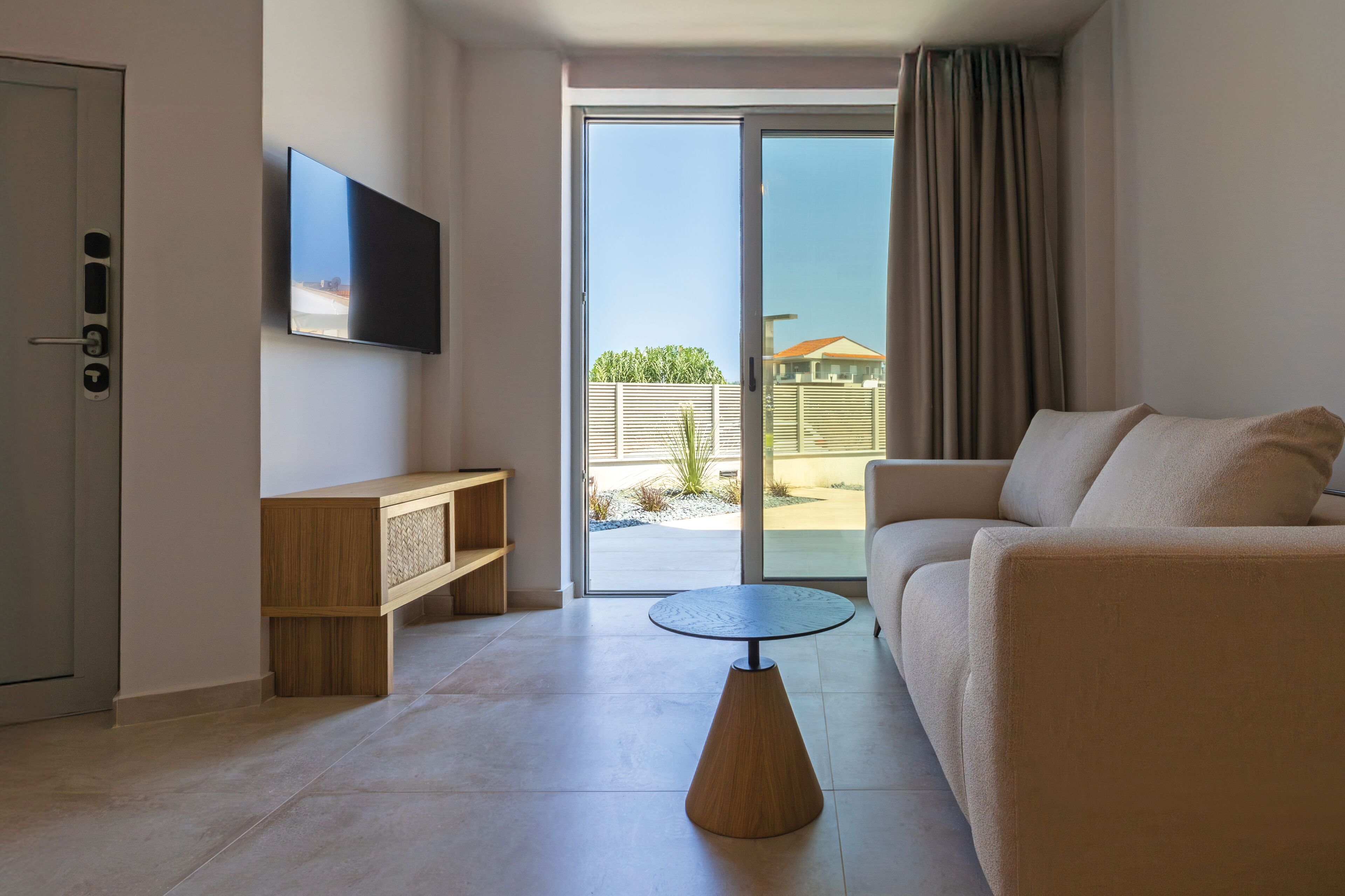 Dúplex Superior, vista para a piscina | Sala de estar