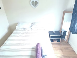 2 quartos, Wi-Fi de cortesia, roupa de cama