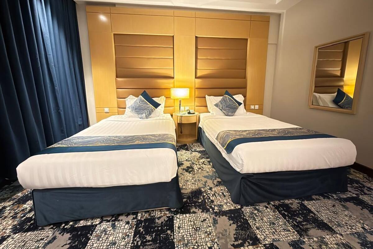 Quarto Duplo Deluxe | Lençóis de algodão egípcio, roupa de alta qualidade, edredões de penas