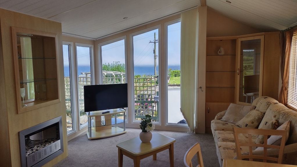 3-bedroom Chalet With Exquisite Sea Views In Charming Ardmore With Wifi - Ireland