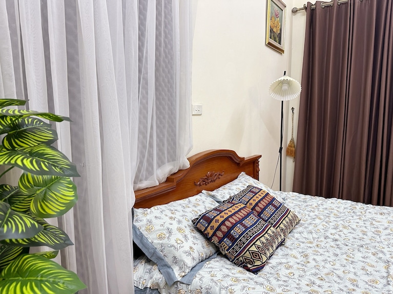 2mins To Hoan Kiem Lake! A Small House Of Hanoian Old Style With Washer Kitchen - Hanói