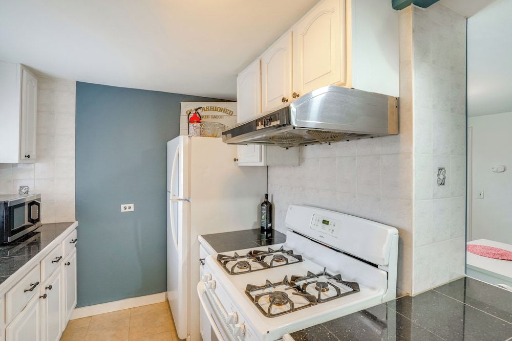 Trail Access: Berkshires Gem W/ Rooftop Deck! - Lee, MA