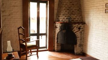 Quarto Clássico com Cama de Casal | Camas de colchão viscoelástico, roupa de cama fornecida