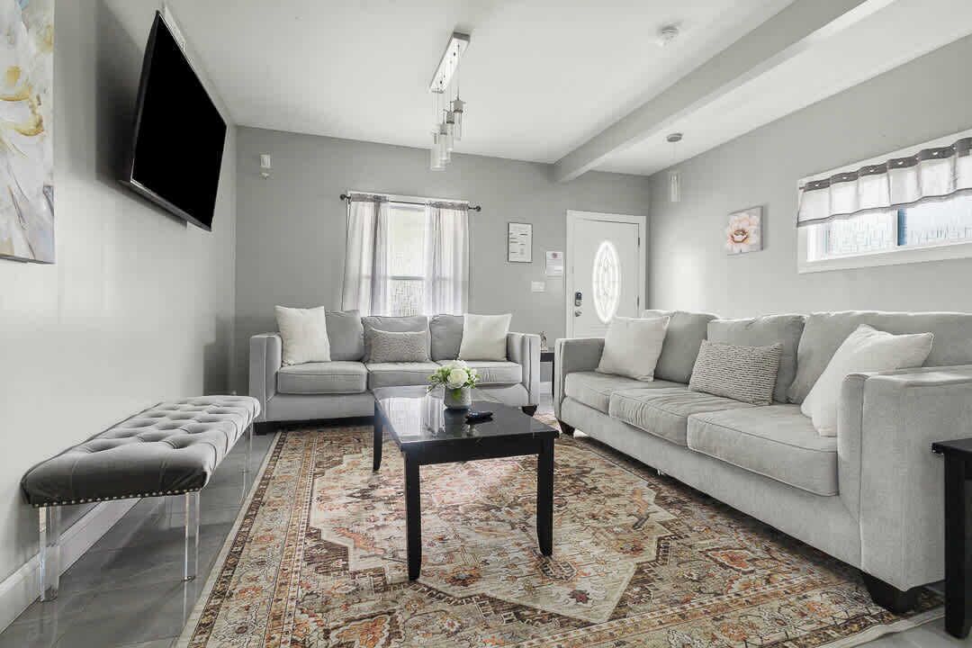 Lovely 4br 1.5ba Near The Falls And Casino - Niagara Falls, NY