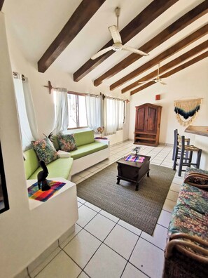 Apartamento Familiar, 2 quartos | Sala de estar