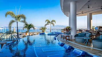 3 piscinas exteriores, espreguiçadeiras