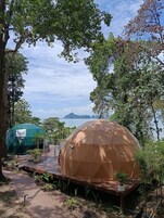 Quarto Duplo Panorâmico, vista para o mar | Secretária, berços/camas para crianças, camas desdobráveis 