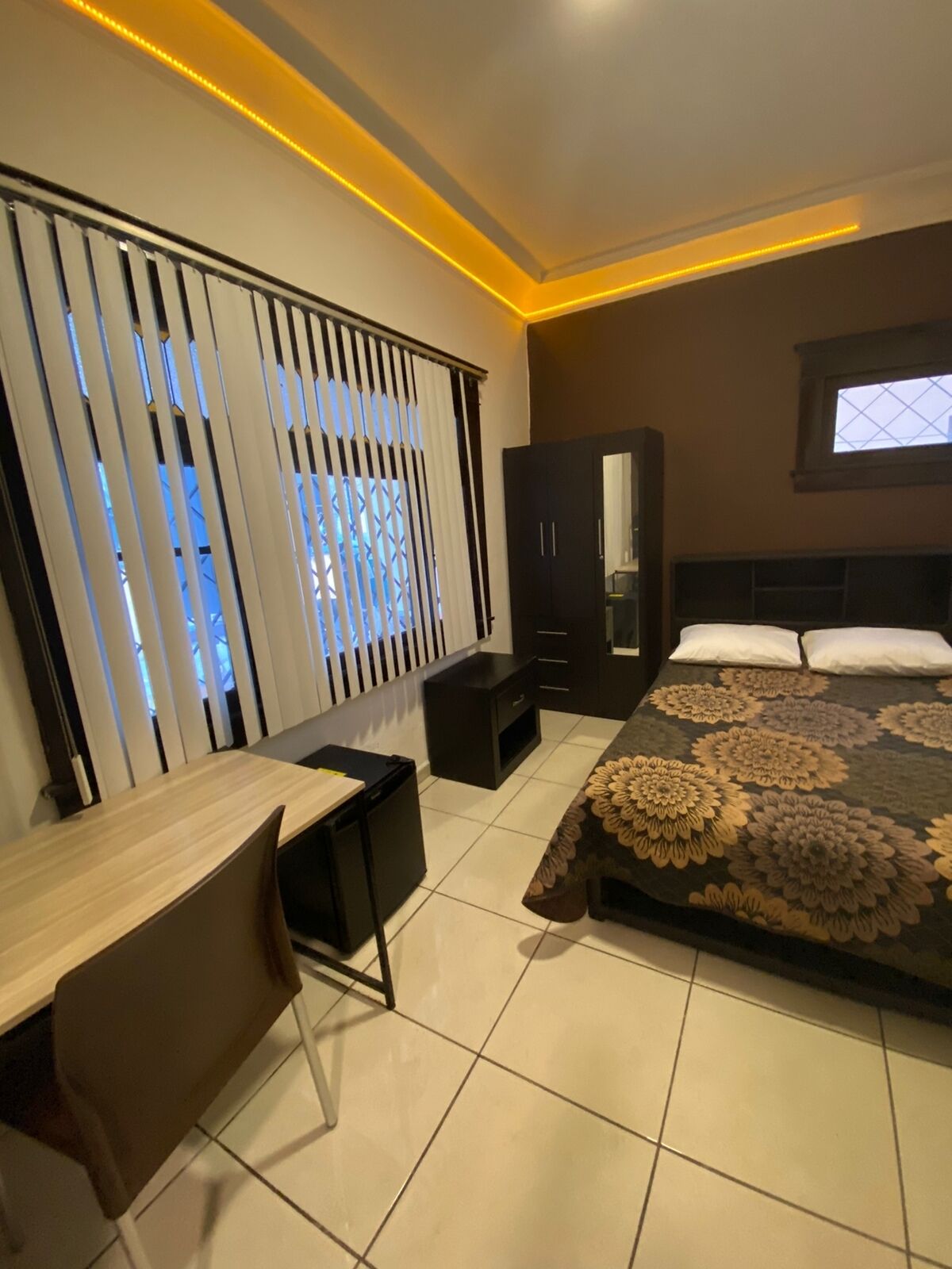 Quarto Duplo Standard, casa de banho partilhada | Wi-fi grátis, roupa de cama fornecida 