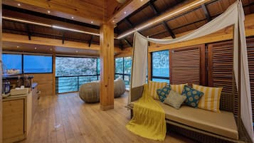 Suíte superluxo, vista para o mar | 1 quarto, cofres nos quartos, escrivaninha