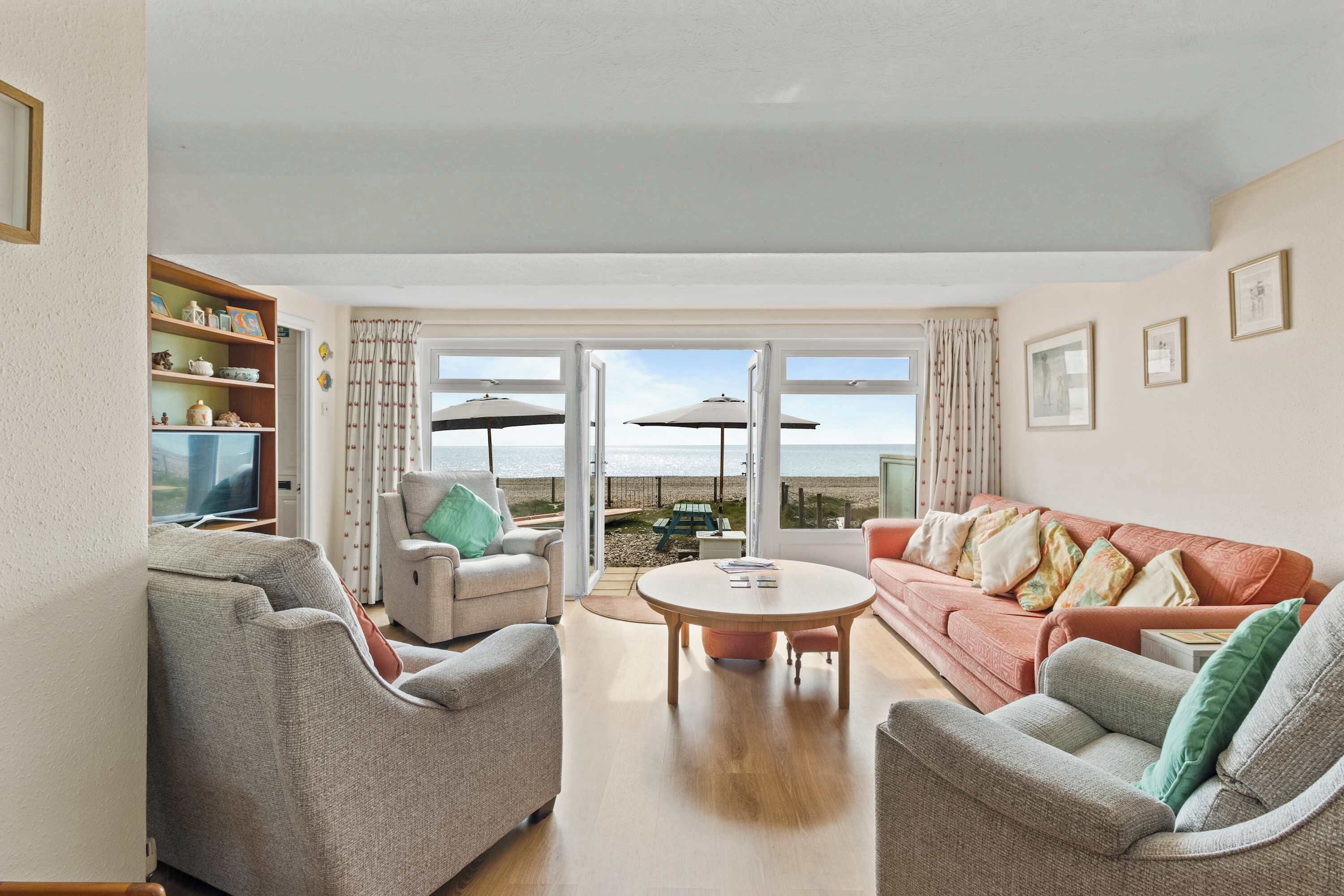 Beachfront Family Retreat In Pevensey Bay - Pevensey Bay