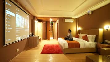 Quarto Lua de Mel | Secretária adequada para computadores portáteis, Wi-fi grátis