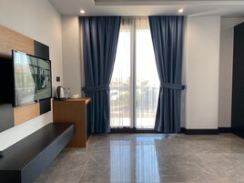 Suíte luxo, sacada | 1 quarto, cofres nos quartos, escrivaninha