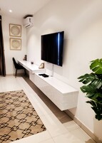 Suite-Estúdio Comfort, varanda, Vista para a cidade | Cortinas/cortinados opacos, ferro/tábua de engomar, Wi-fi grátis 