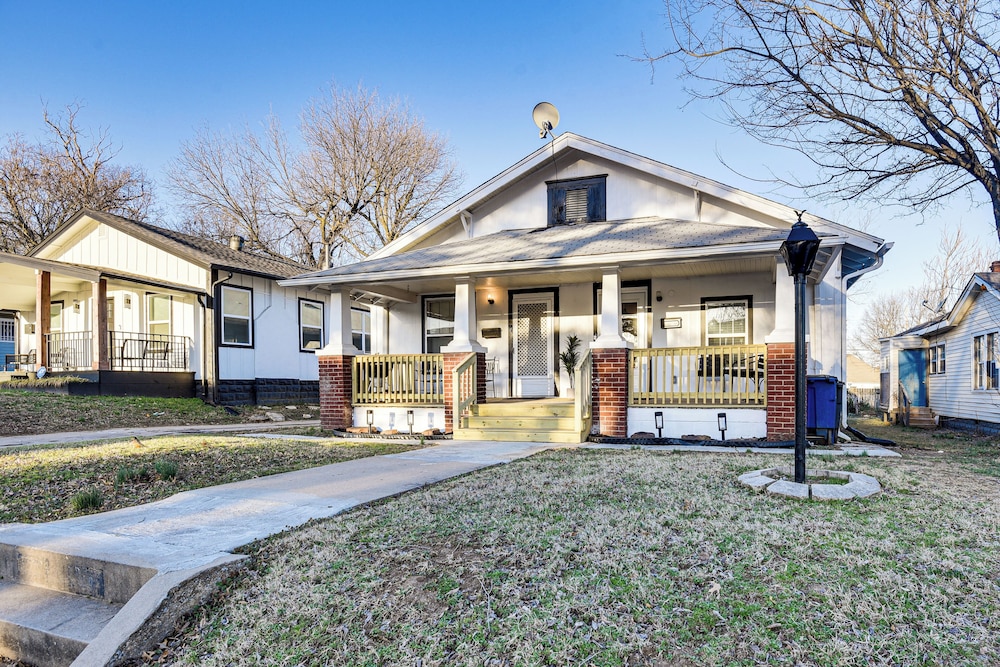 1 Mi To Tulsa Arts District: Updated Home W/ Deck! - Tulsa, OK