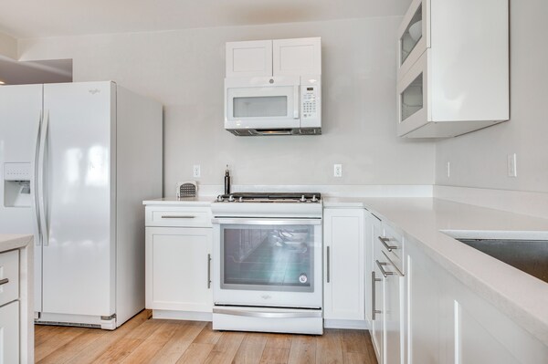 Walk To Rye Harbor State Park: Home W/ Ocean Views - Rye, NH